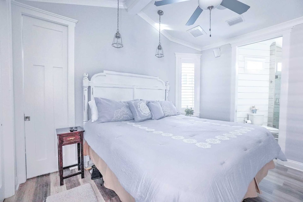 096 Gulf Loop -3 Bedroom - Includes Golf Cart & Wifi - 2 Pools - Lower ...