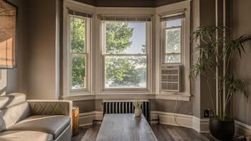 Loft, 1 quarto, vista para o rio | 1 quarto, camas de colchão viscoelástico, com decoração personalizada