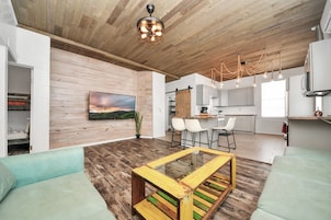 Loft Premium, 2 quartos, varanda | Sala | Smart TV de 75 polegadas com canais digitais, Netflix 