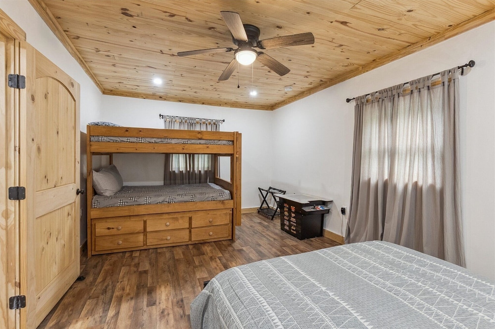 This House Is A 3 Bedroom(s), 1 Bathrooms, Located In Pigeon Forge, Tn. - 鴿子谷