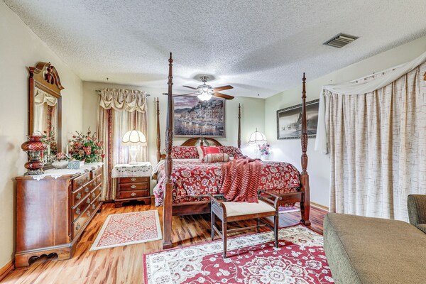 Tampa Area Home W/ Indoor Pool, Families Welcome! - Tampa, FL