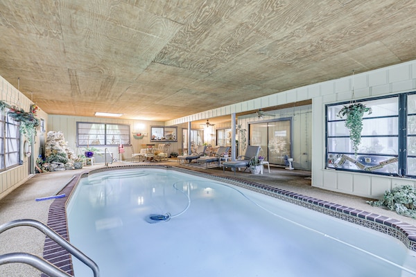 Tampa Area Home W/ Indoor Pool, Families Welcome! - Tampa, FL