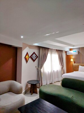 Quarto Deluxe | 1 quarto, cofre com capacidade para portátil, secretária