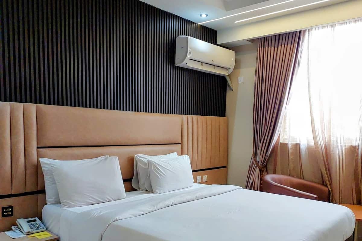 Quarto Premium | 1 quarto, cofre com capacidade para portátil, secretária