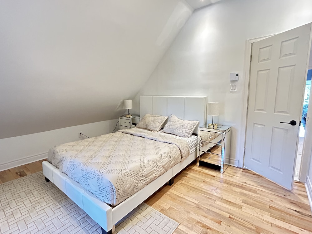 Cozy Attic Apartment In Grimsby - Grimsby
