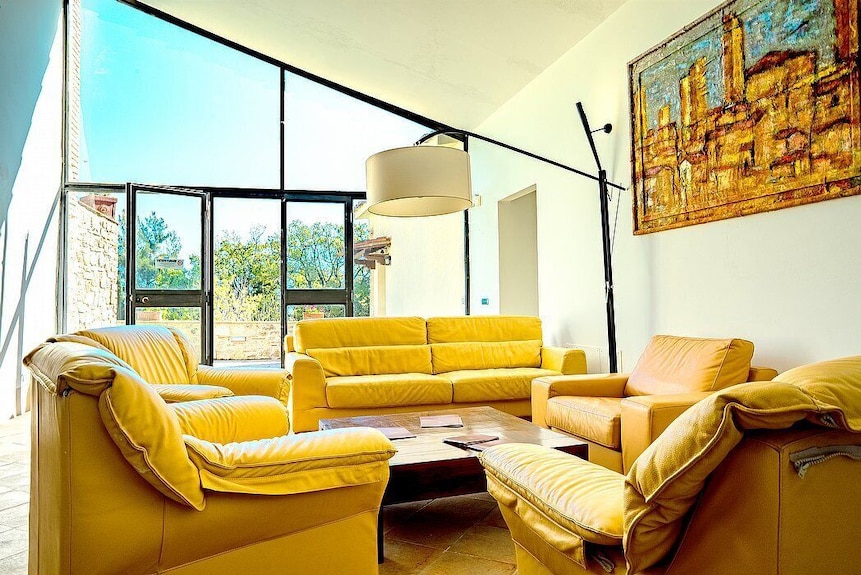 Villa Soffio: A Characteristic And Welcoming Two-story Ancient Tuscan Country House Surrounded By Meadows And By Green Hills, With Free Wi-fi. - San Gimignano