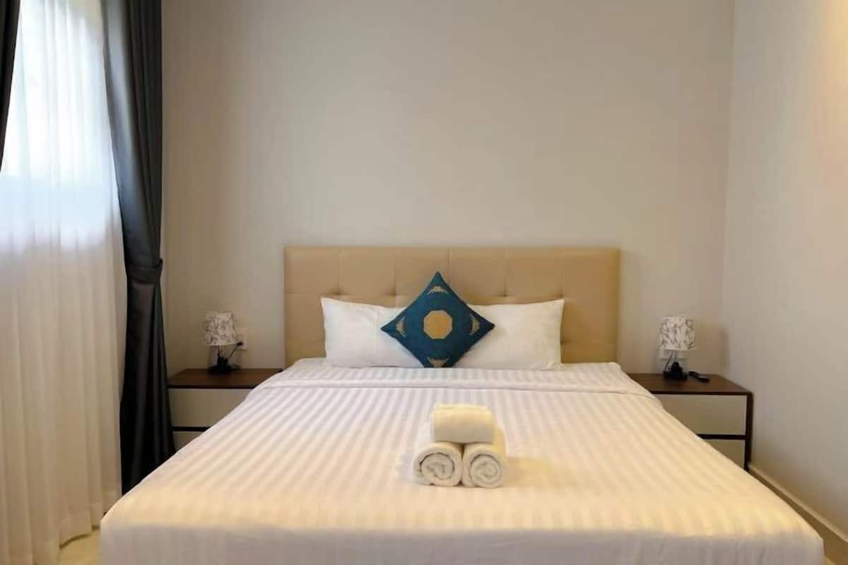 Roupa de alta qualidade, camas de colchão pillowtop, minibar