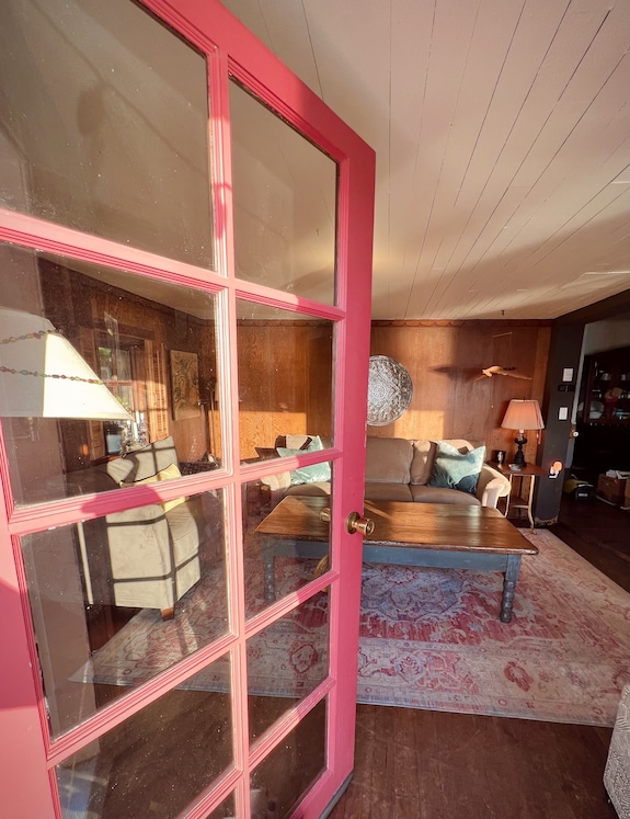 Honeymoon Bay Cottage - Vancouver Island