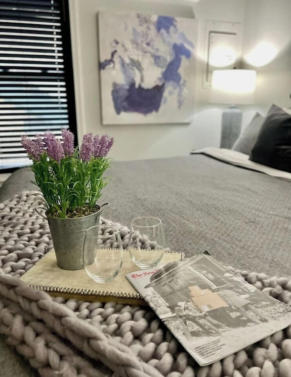 Historic Downtown- King Bed-st Johns Acad-shopping - City Beach, Oconomowoc