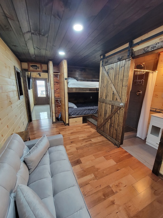 Tiny House On The Lake With Tv Free Internet Walk Shower - Mississippi