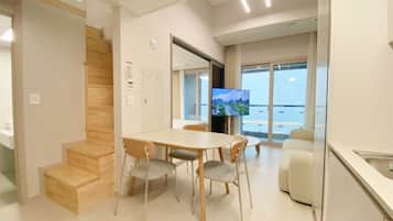 C-1 type. FLAT Royal SUITE OCEAN VIEW | 1 quarto, roupa de alta qualidade, com mobília individualizada