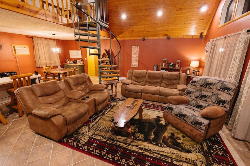 Cozy Cabin By The Slopes - Minutes To The Wisp & Lake! Fire Pit - Hot Tub - Pool - Deep Creek Lake, MD