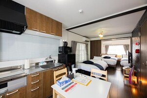 Apartamento, não fumadores | Cozinha privada | Um frigorífico, um micro-ondas, uma placa de cozinha 