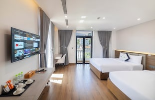 Quarto triplo luxo, sacada | Frigobar, escrivaninha, cortinas blackout, quartos à prova de som