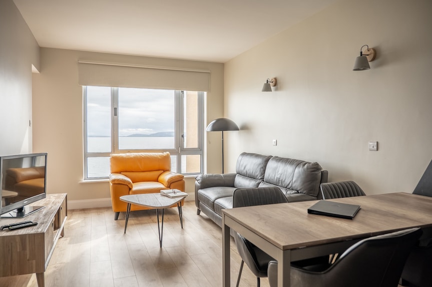 Breath-taking Sea View Apartment In Heart Of Salthill, Galway - Galway