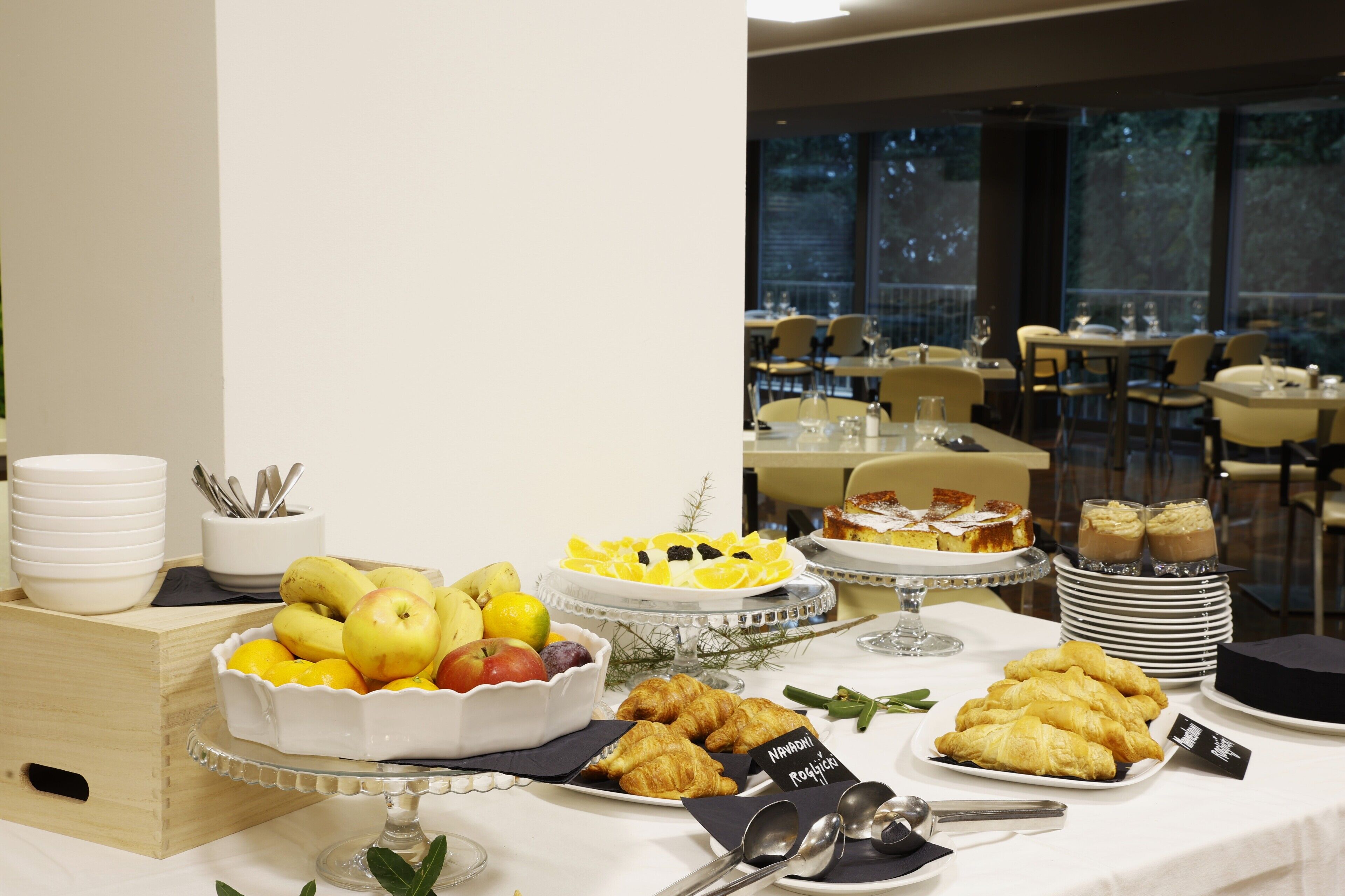 Café da manhã com buffet grátis todos os dias