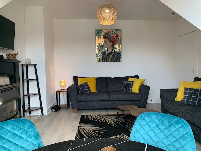 Two Bedroom Lovely Apartment In Greenock\n\n - 洛蒙德湖