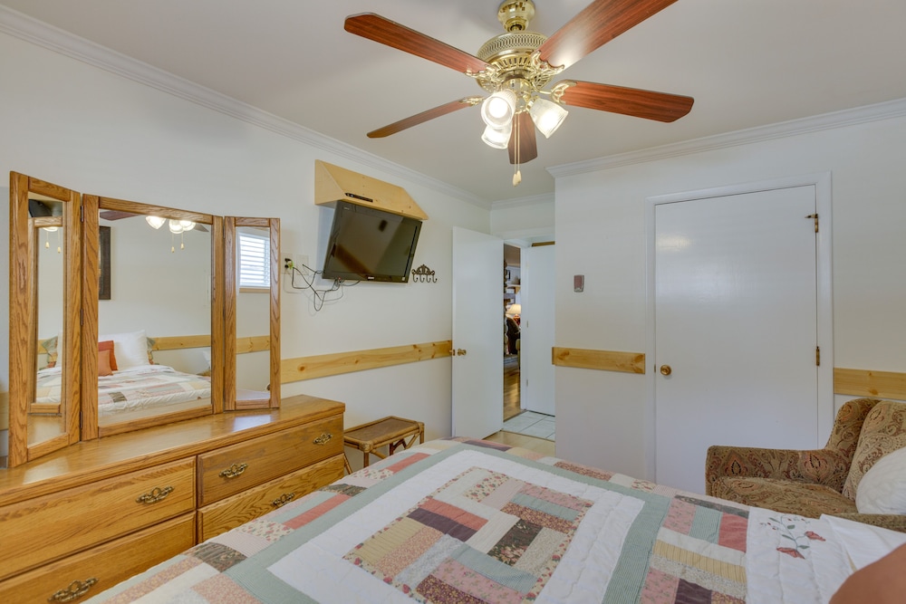 Main Street Red River Condo W/ Fireplace & Views! - Red River, NM
