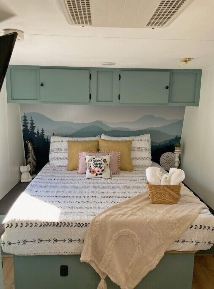 Fenced Camper With Patio  15 Min From Universal - Orlando, FL