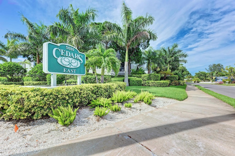 Longboat Key Cedars Beach House-pet Friendly-2 Minute To The Beach - Longboat Key, FL