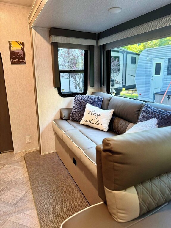 Escape To The Smokies: Cozy Rv With Queen Bed & Bunk Beds In Scenic Campground - Gatlinburg, TN