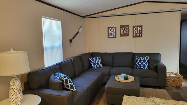 Waterfront Mobile Home On Beautiful Lake Gaston With Private Pier Access. - ノース・カロライナ州