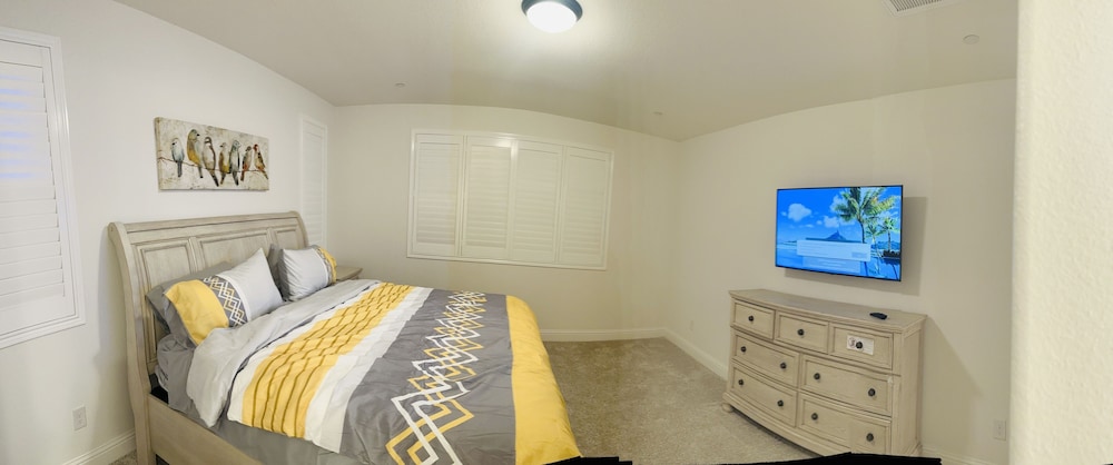 Luxury Home. This Home Is Located In A Good Neighborhood Of Sacramento Area. - Folsom, CA