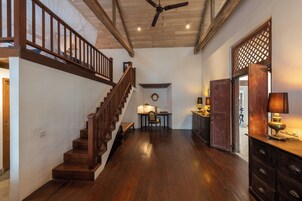 Quarto casal luxo | 3 quartos, escrivaninha, ferros/tábuas de passar roupa