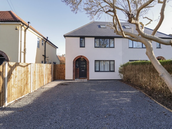 Magnolia House - Reading