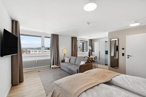 Queen Room with sofa bed | Individualmente decorados, individualmente mobiliados, escrivaninha