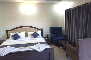 Suite | Ferro/tábua de engomar, roupa de cama fornecida 