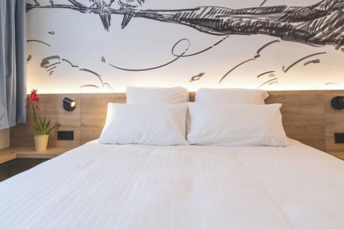 Cofre no quarto, secretária