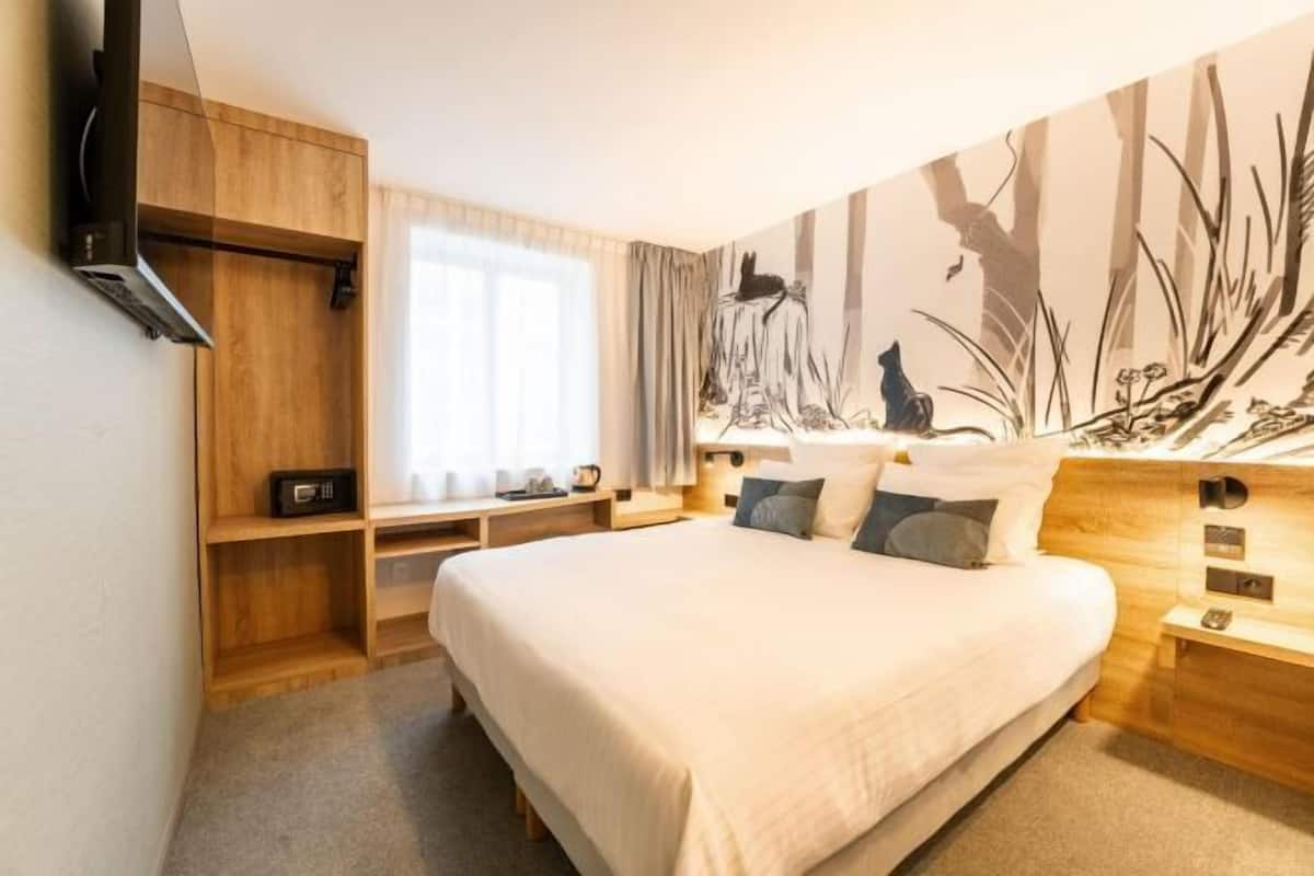 Cofre no quarto, secretária