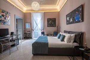 Suite | 1 quarto, secretária, secretária adequada para computadores portáteis 