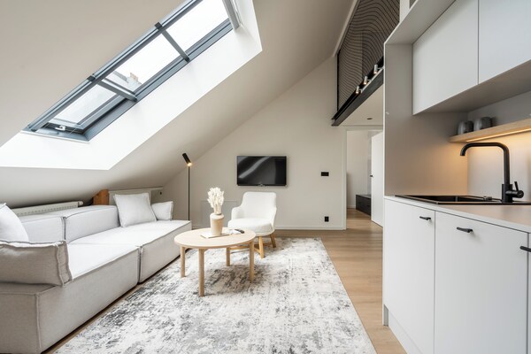 Honest Karlín - Prague