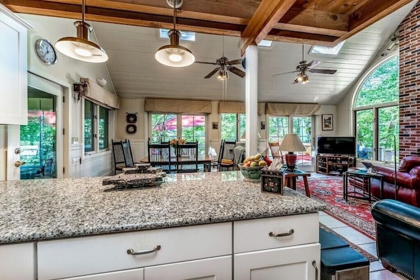 Lake House/camp Quiet On Lake Pleasant- Hot Tub, Fire Pit, Direct Water Access - Gardiner, ME