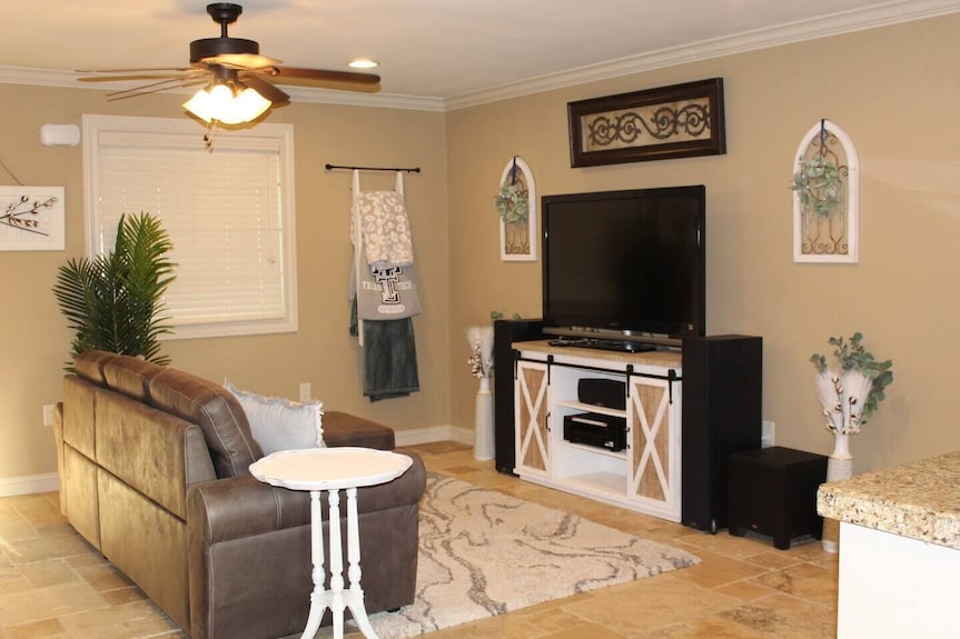 Spacious One Bedroom 2 Miles From Texas Tech!\n\n - Lubbock, TX