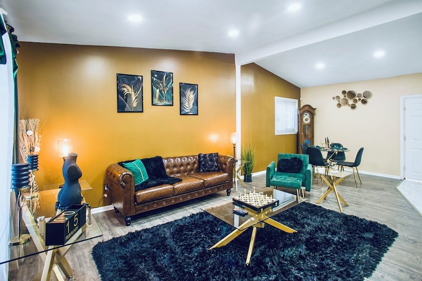 4 Beds 2 Bath Hot Tub & Adult Play Area - 버밍엄