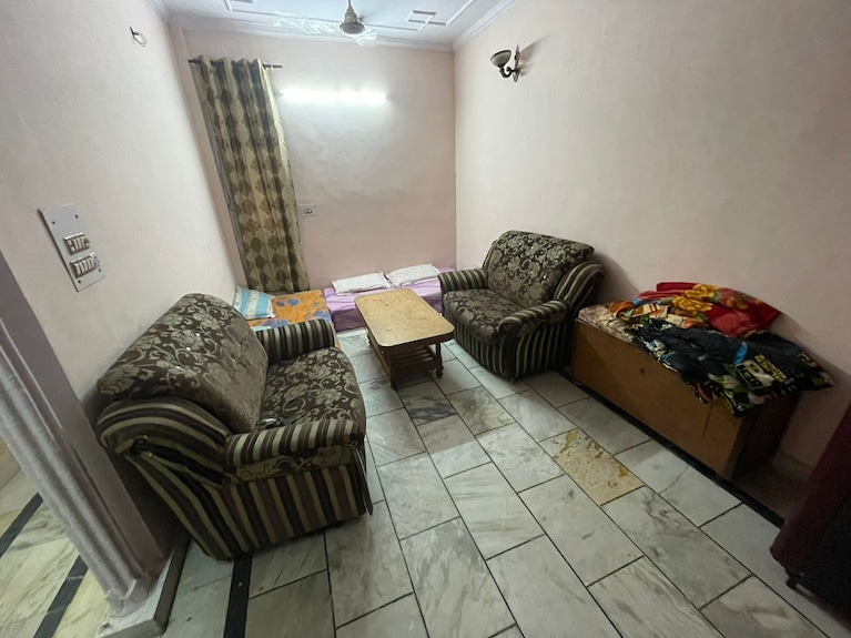 3bhk Property Janakpuri For Family Stay And Parties - Delhi