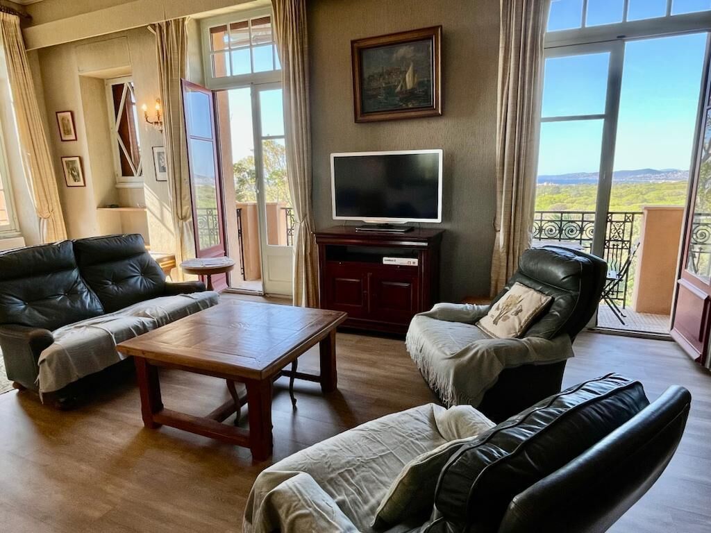 Bel Appartement Avec Vue Sur La Basilique De St Raphaël Et Le Golfe De St Tropez - Agay