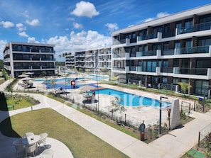 3 piscinas exteriores