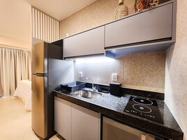 Estúdio | Cozinha privada | Um frigorífico, um micro-ondas, utens ílios de cozinha 