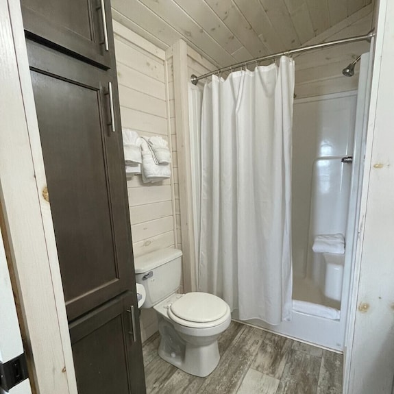 New Waterfront Cabin On The Large Sundeck #24 - Lake Wylie, SC