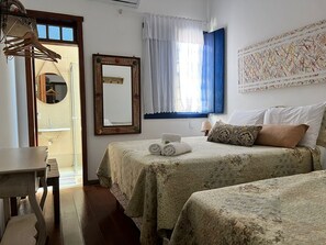 Quarto Triplo Standard | Com decoração personalizada, com mobília individualizada 