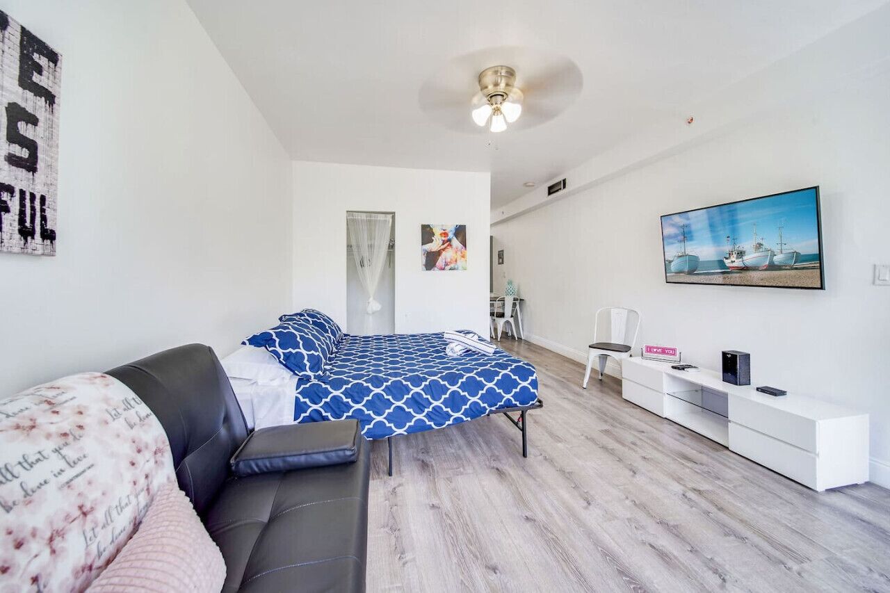Ocean Drive Comfy Apt, W/2 Queen Beds By The Beach - Miami Beach, FL