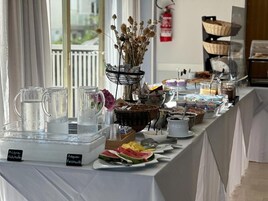 Pequeno-almoço tipo buffet diário incluído 