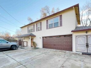 The Fox Manor on Esplanade 2 Bedroom Guest Home – Avis, offres et ...