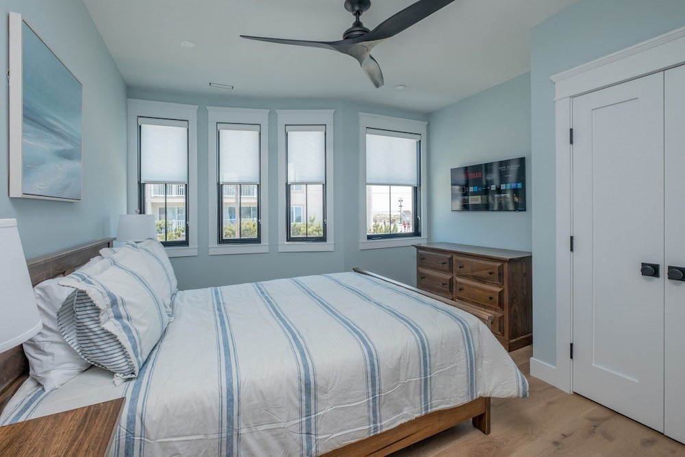 1413 Sand Castle Ocean Front Condo on Boardwalk, w/ Pool, Elevator ...