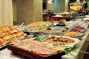 Café da manhã com buffet todos os dias mediante uma taxa