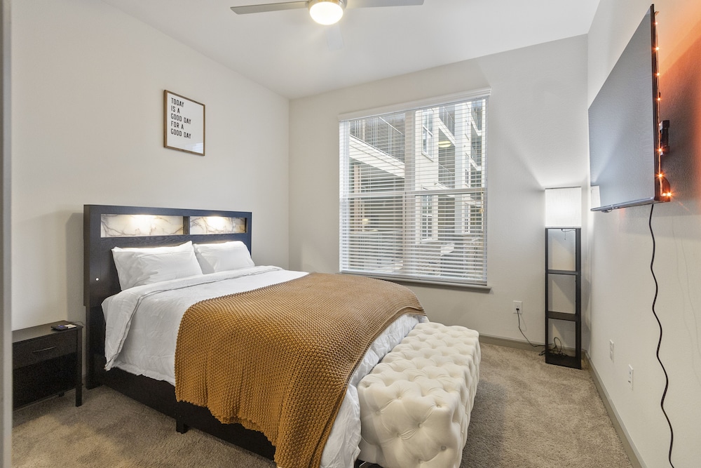 Luxury Suite In Downtown Houston - Toyota Center